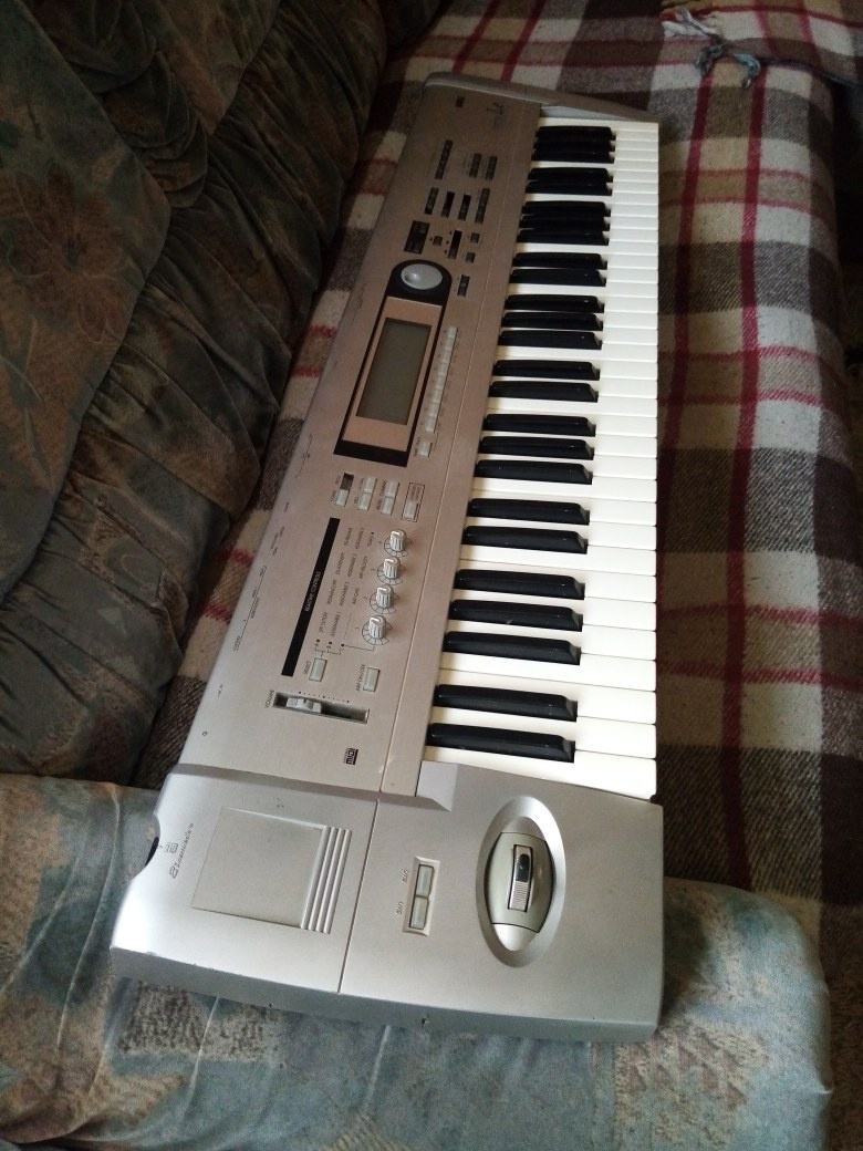 Korg triton le
