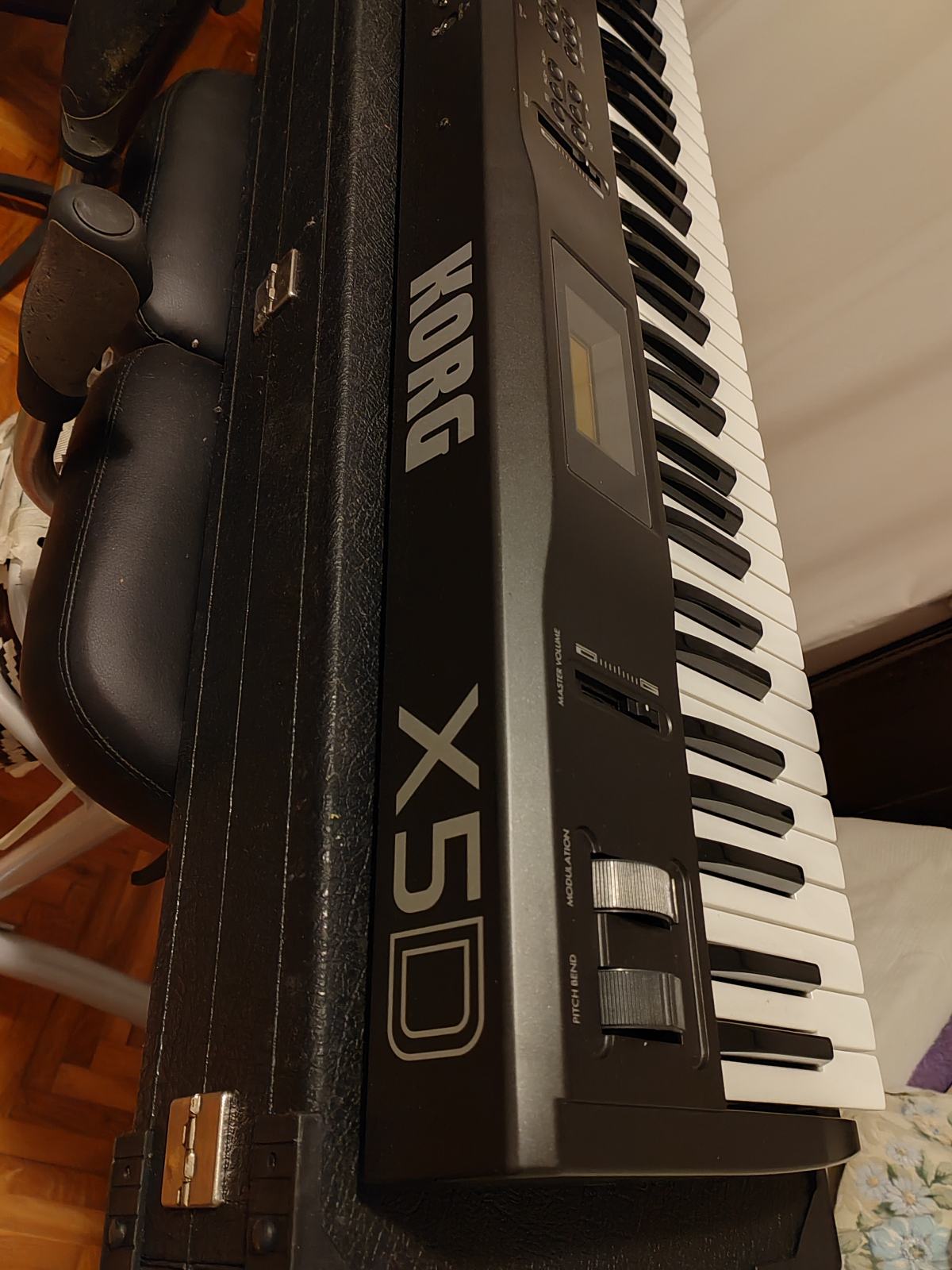 Korg x5D s koferom