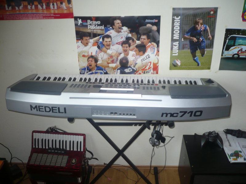 Prodajem klavijaturu MEDELI MC-710/760 76 tipki