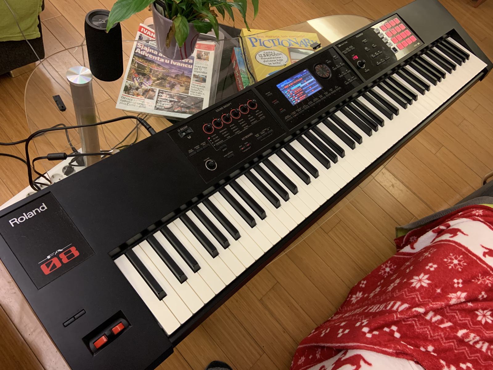 Roland FA-08, 88 tipki, synthersizer workstation / digital piano