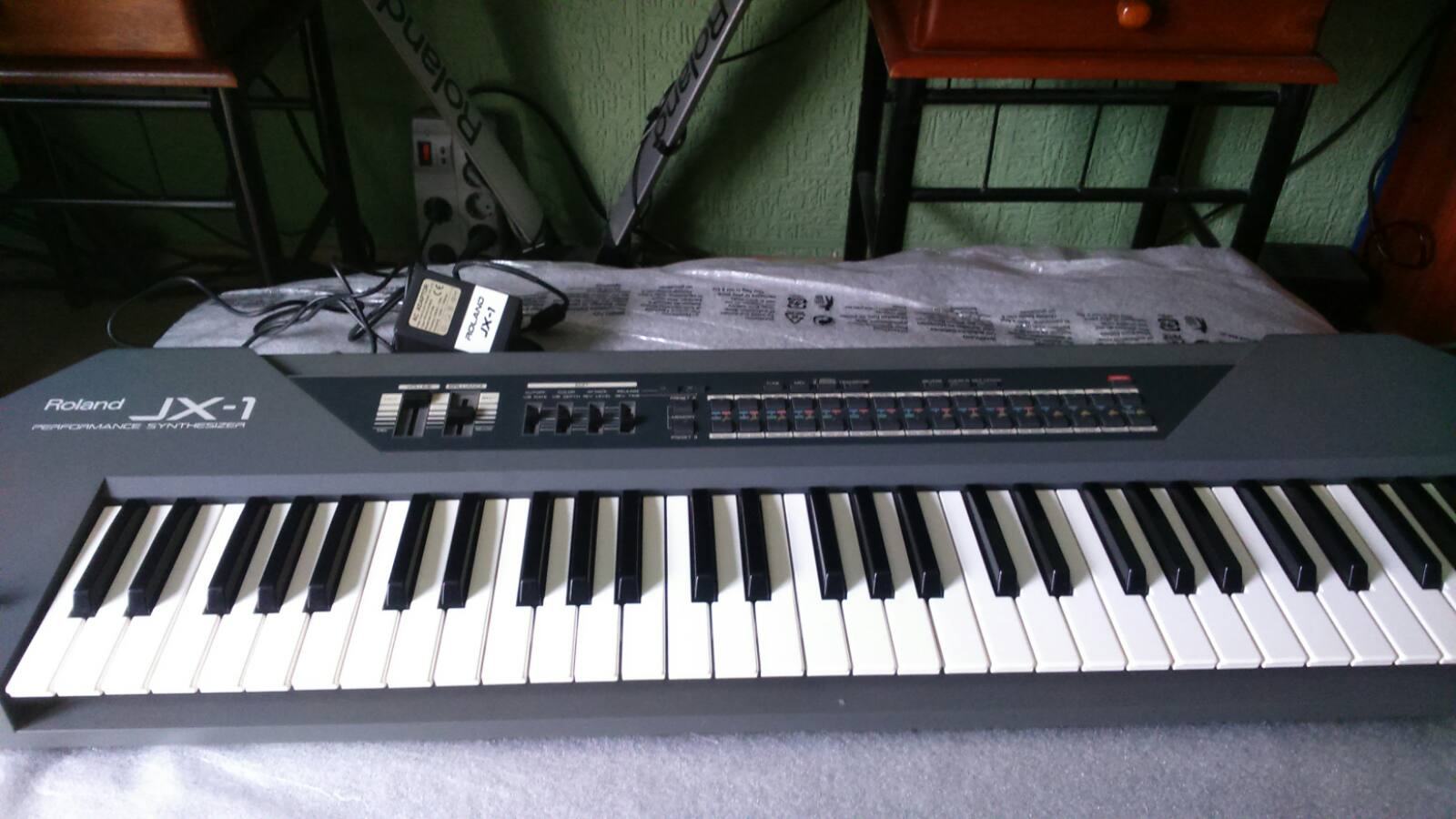 Roland JX-1