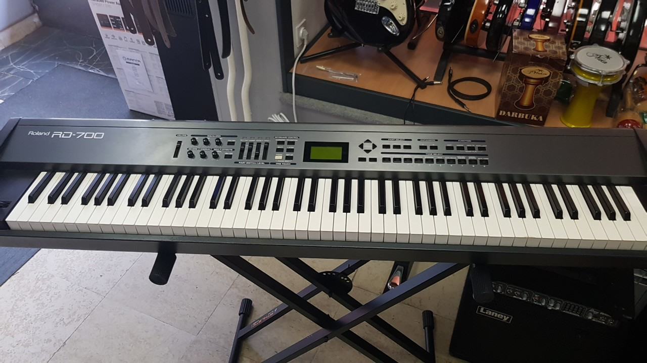 Roland RD-700