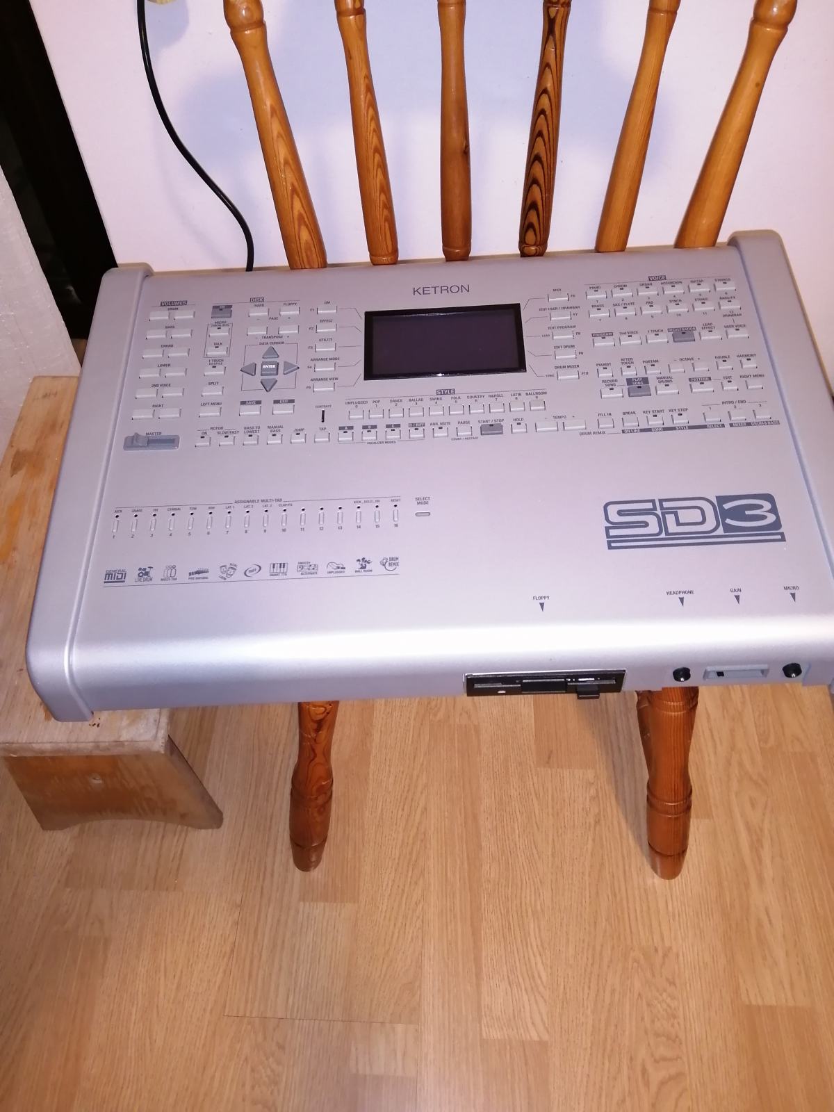 Vrhunski modul -aranžer- midi/ritam player , KETRON SD3 sa HD-om 40gb