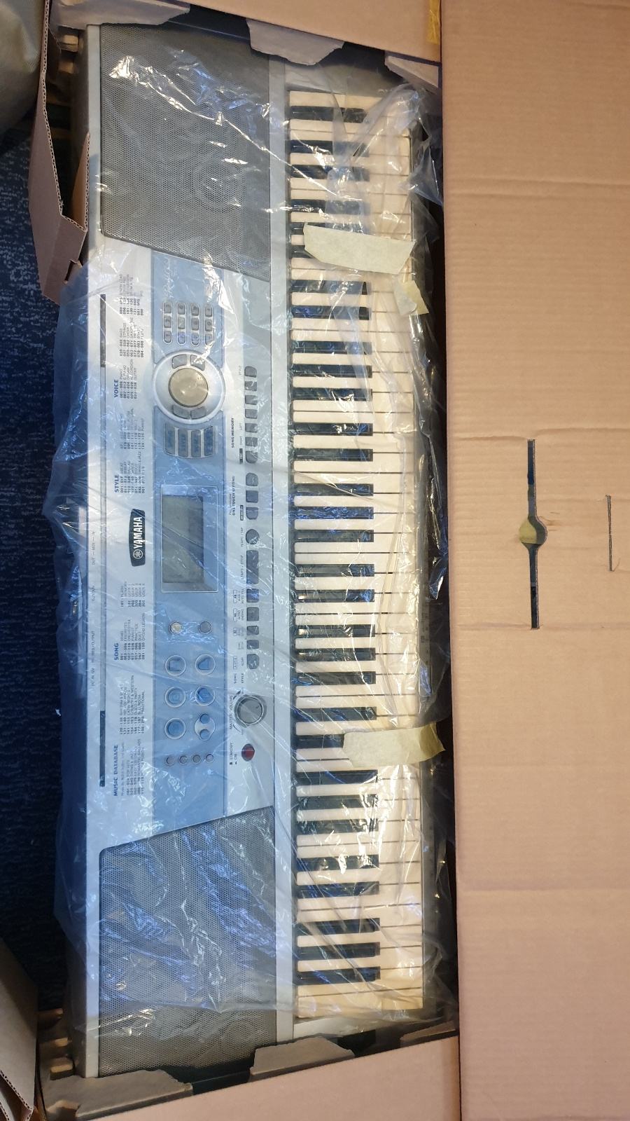 Yamaha DGX-200 Elektricni klavir