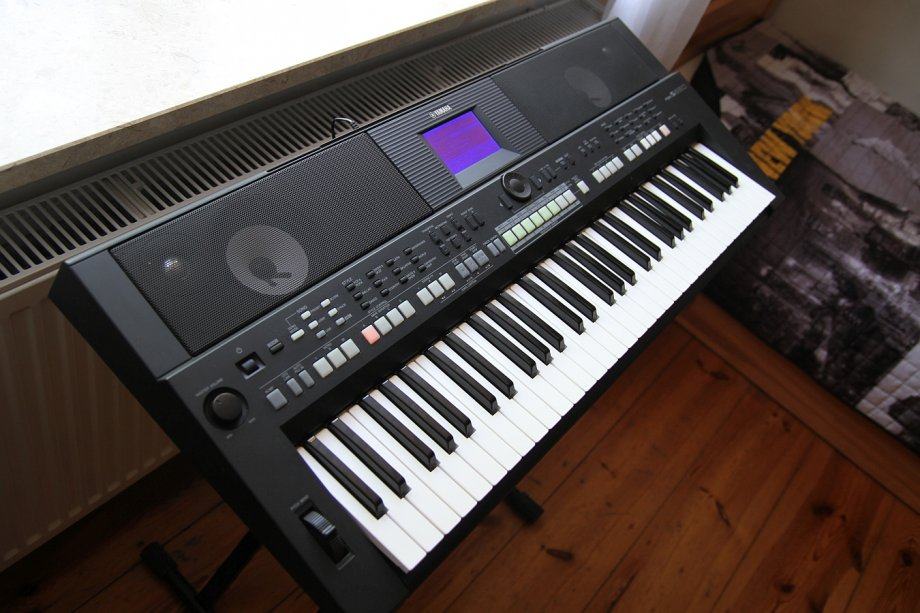 YAMAHA PSR s650