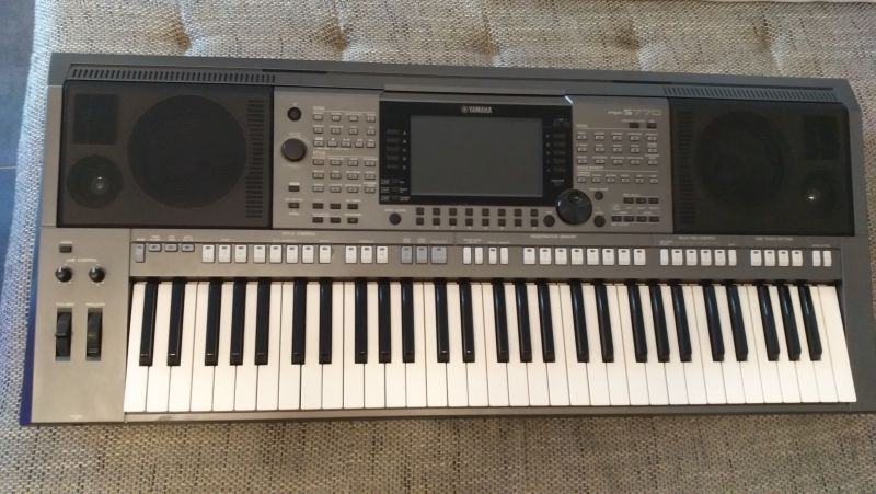 Yamaha psr s770