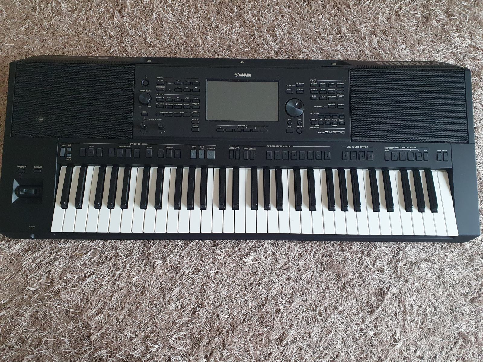 YAMAHA PSR-SX700