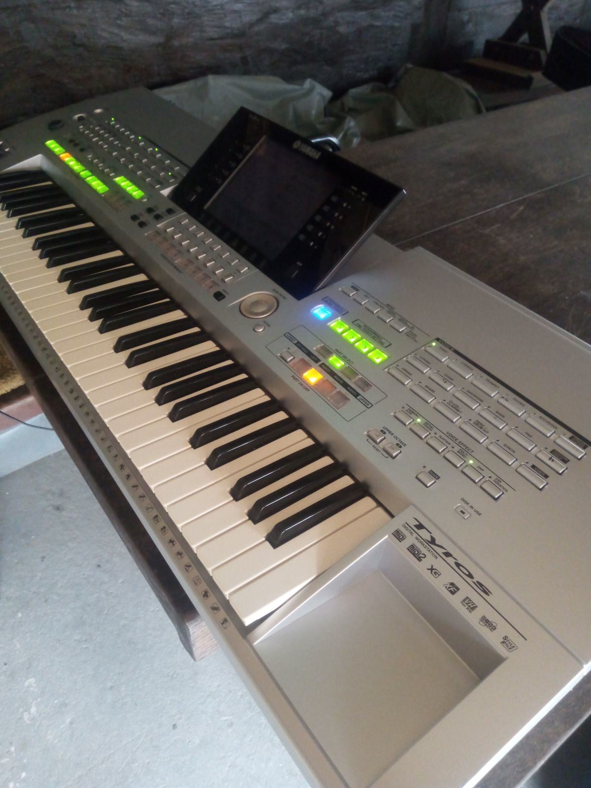 yamaha tyros 1