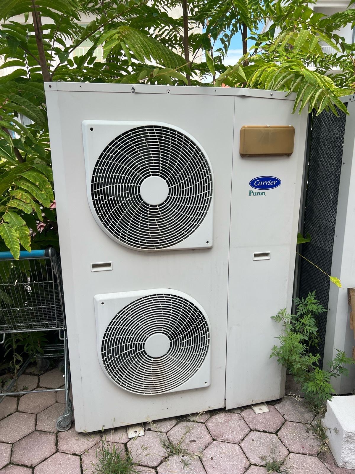 Carrier Puron chiller 16kW 2 komada ispravno