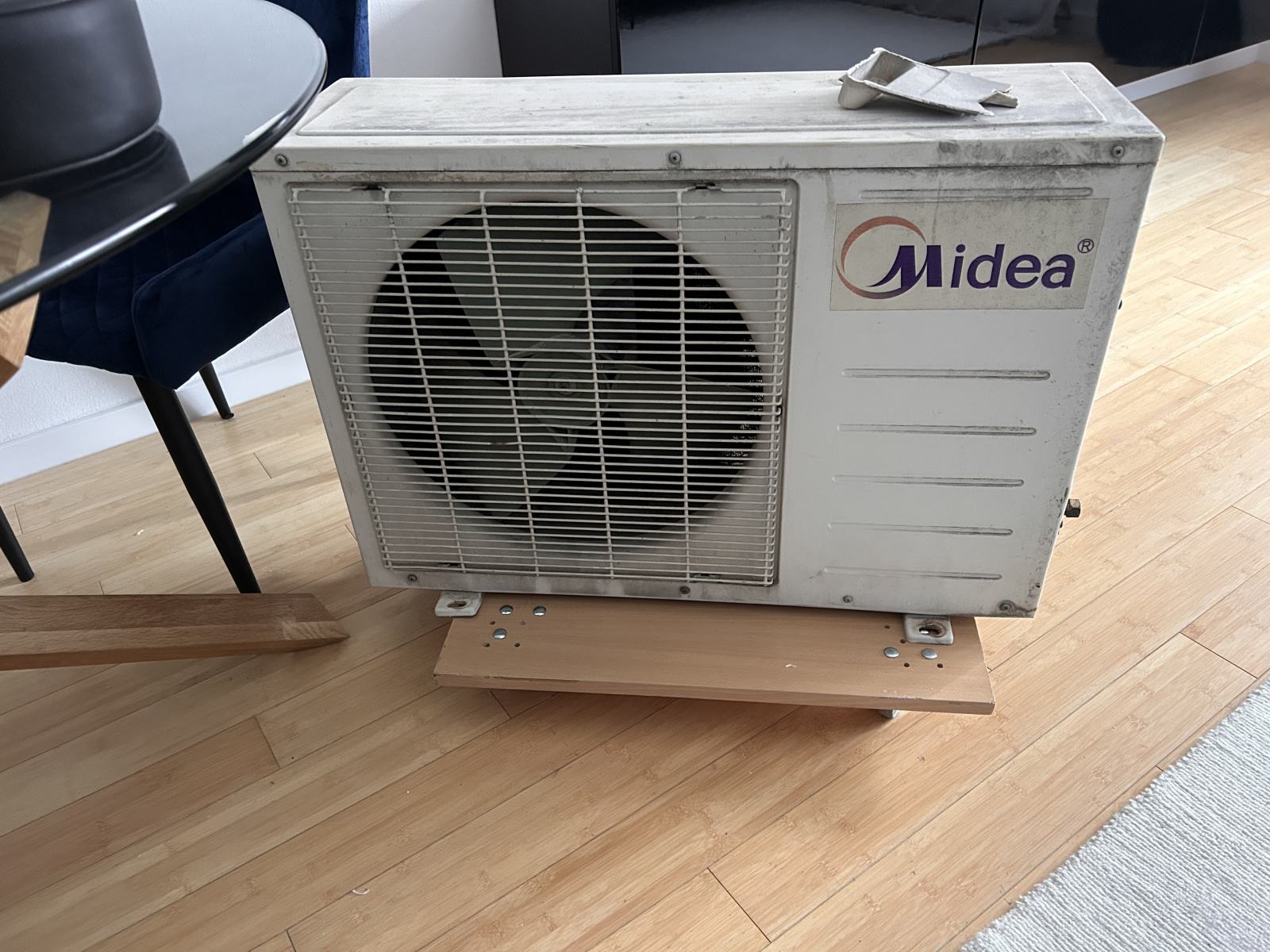 Vanjska jedinica klime Midea - besplatno