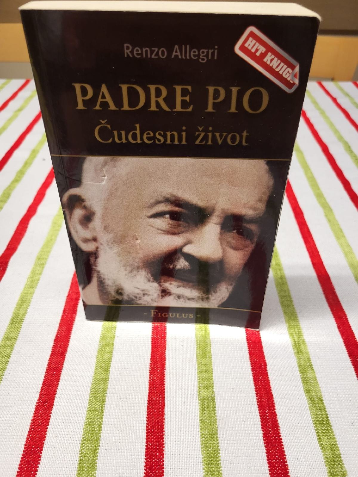 Padre Pio - Čudesni Život