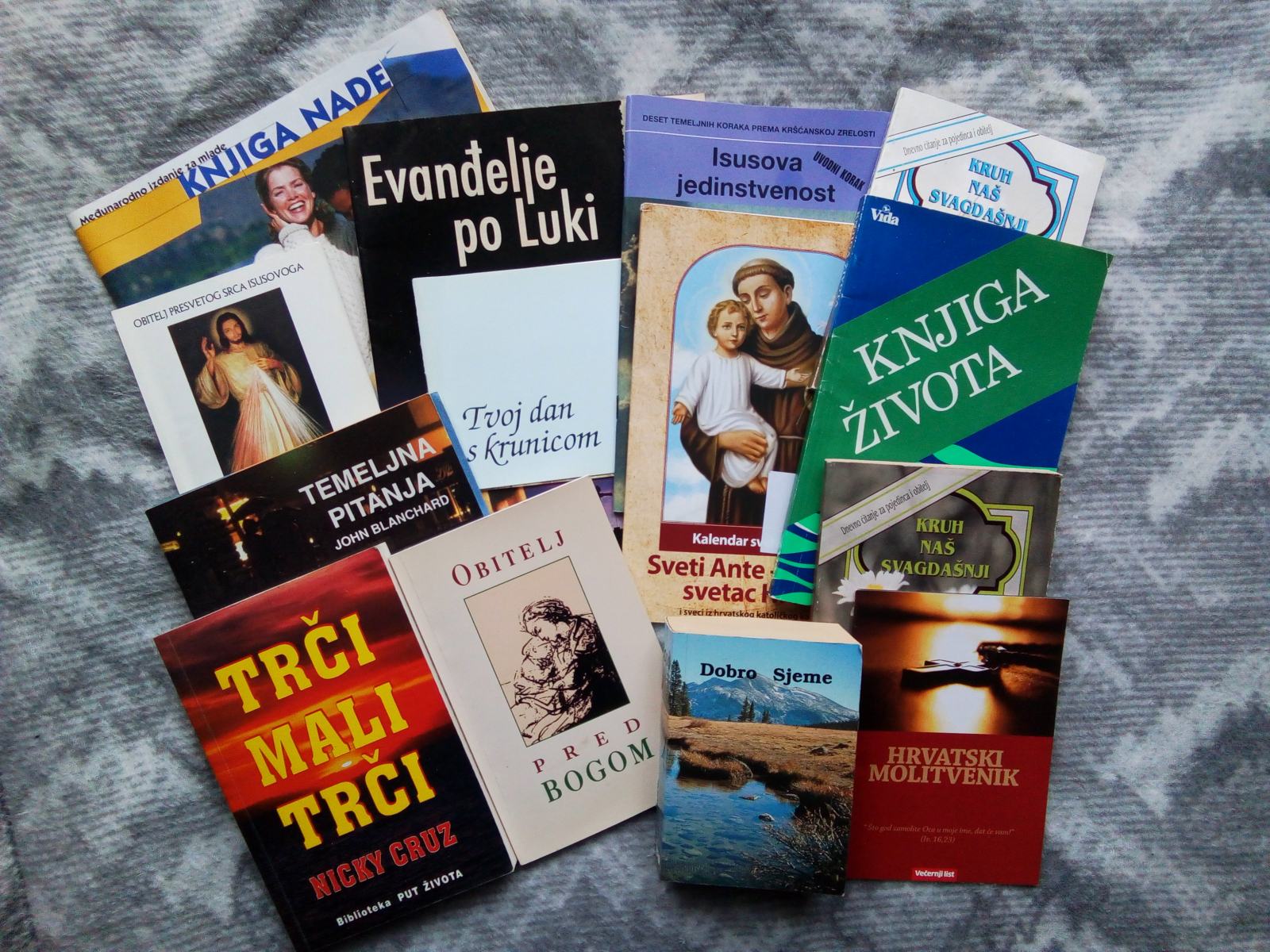 RELIGIJSKI PRIRUČNICI I MINI KNJIGE