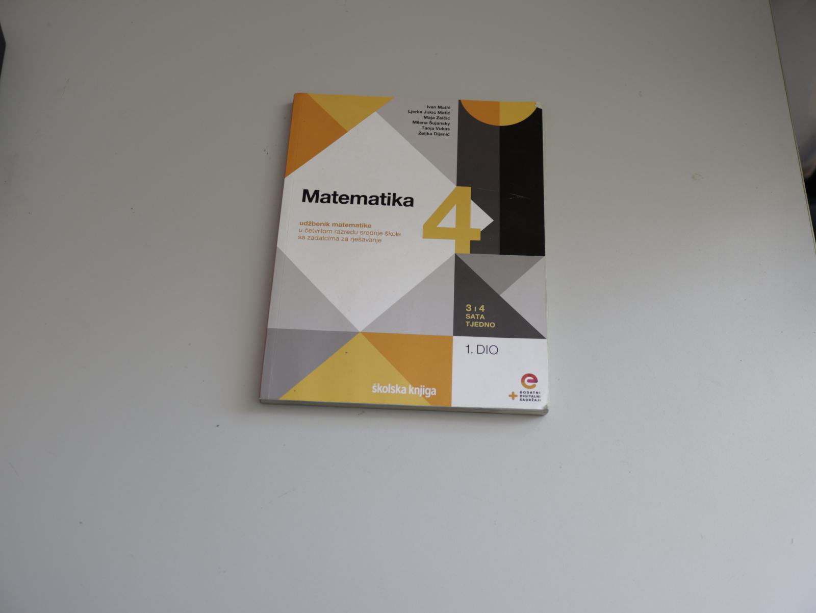 Knjige četvrtog razreda strukovne škole za računalnog tehničara(2022)