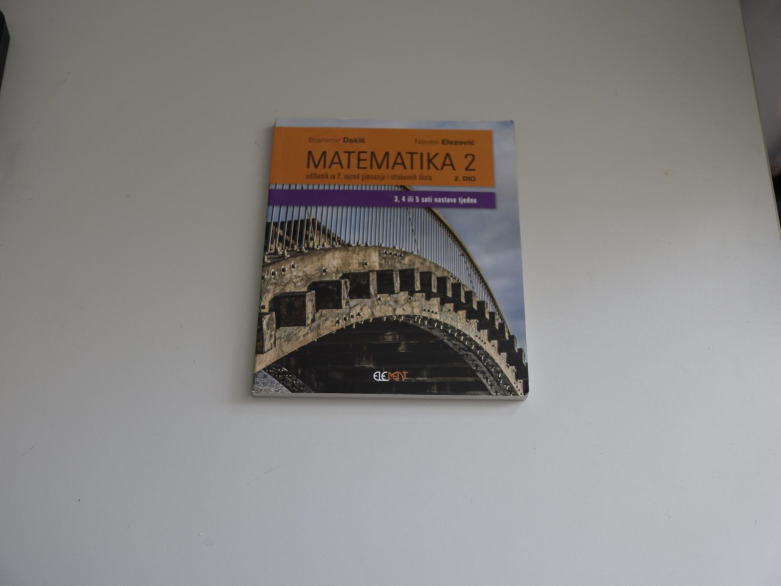 Knjige drugog razreda strukovne škole za računalnog tehničara(2020)