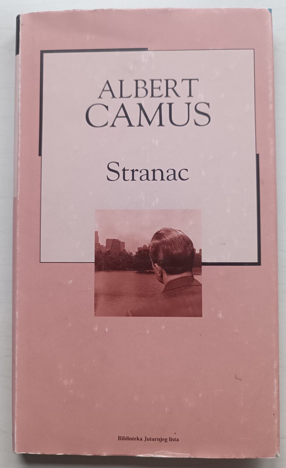 Albert Camus: Stranac
