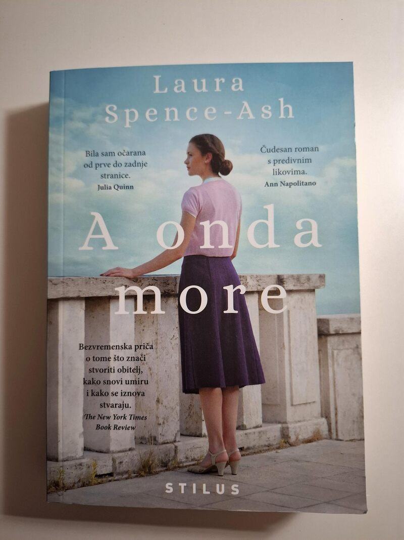 A onda more : Laura Spence-Ash