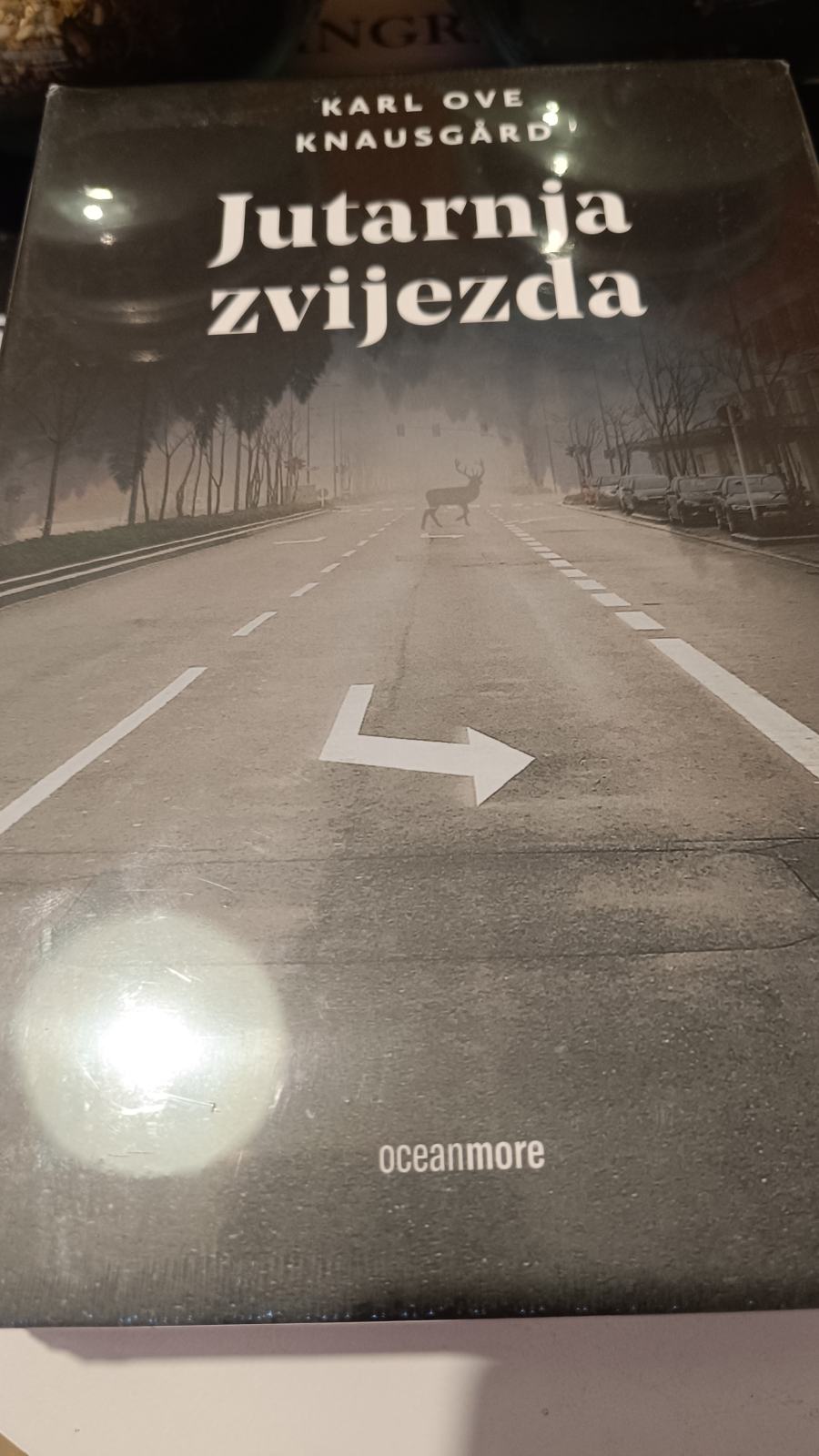 Karl Ove Knausgard Jutarnja zvijezda (u knjižari 33 eura, u celofanu)