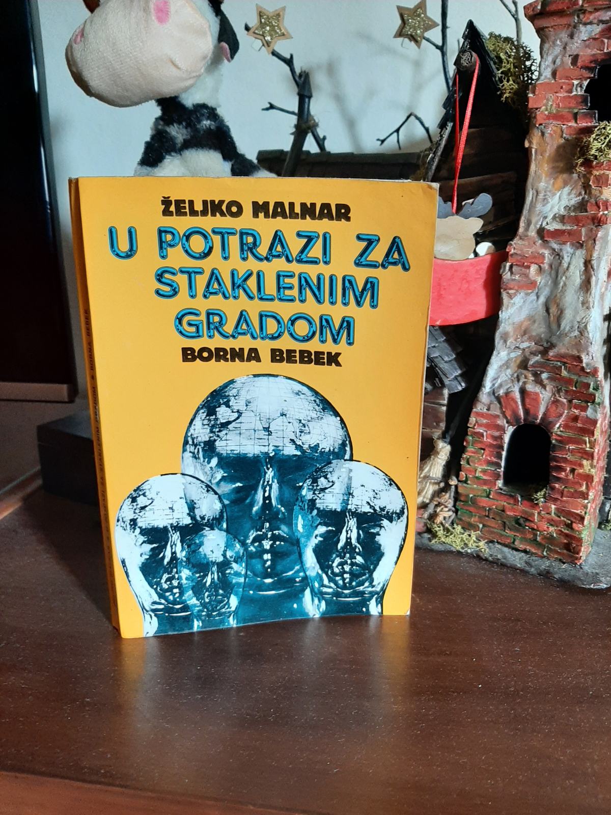 U potrazi za staklenim gradom - Malnar, Bebek