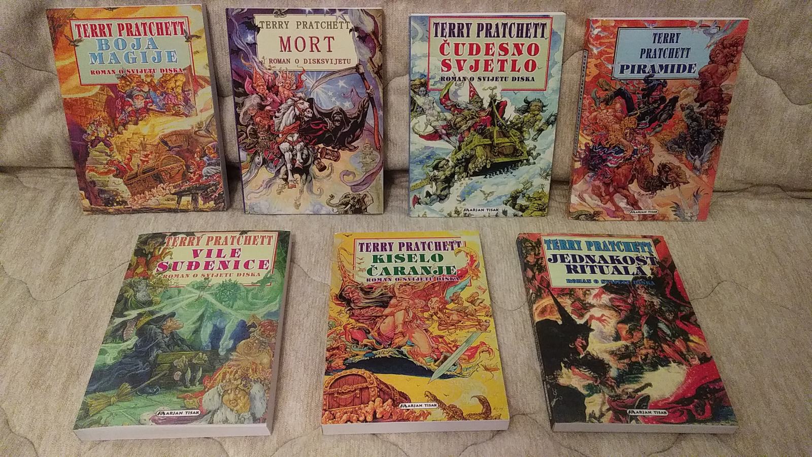 PRATCHETT:BOJA MAGIJE..MORT,JEDNAKOST RITUALA & VILE SUĐENICE,PIRAMIDE