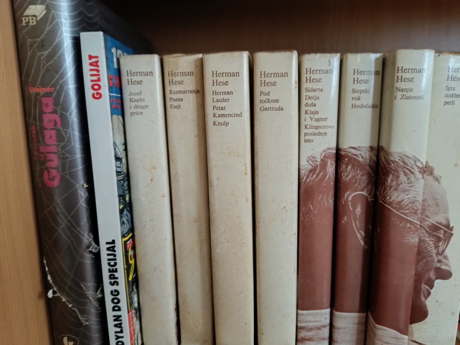 Prodajem komplet knjiga povoljno