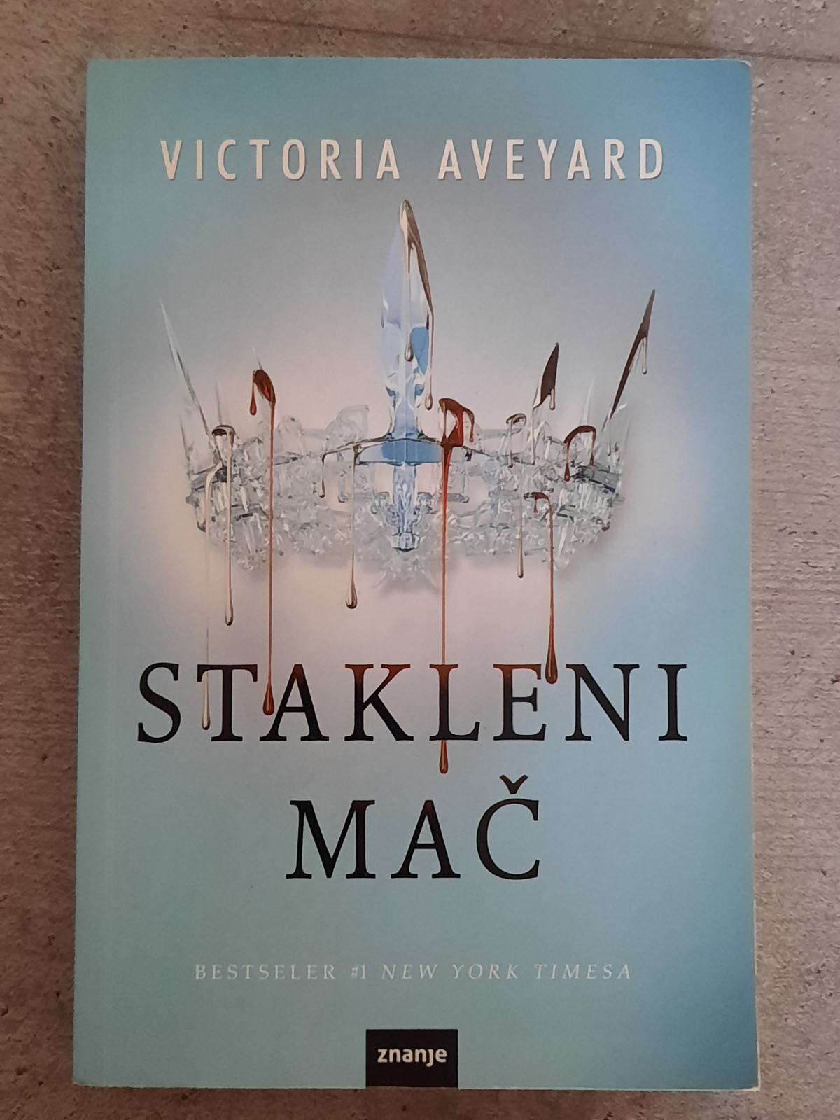 Victoria Aveyard - Stakleni mač