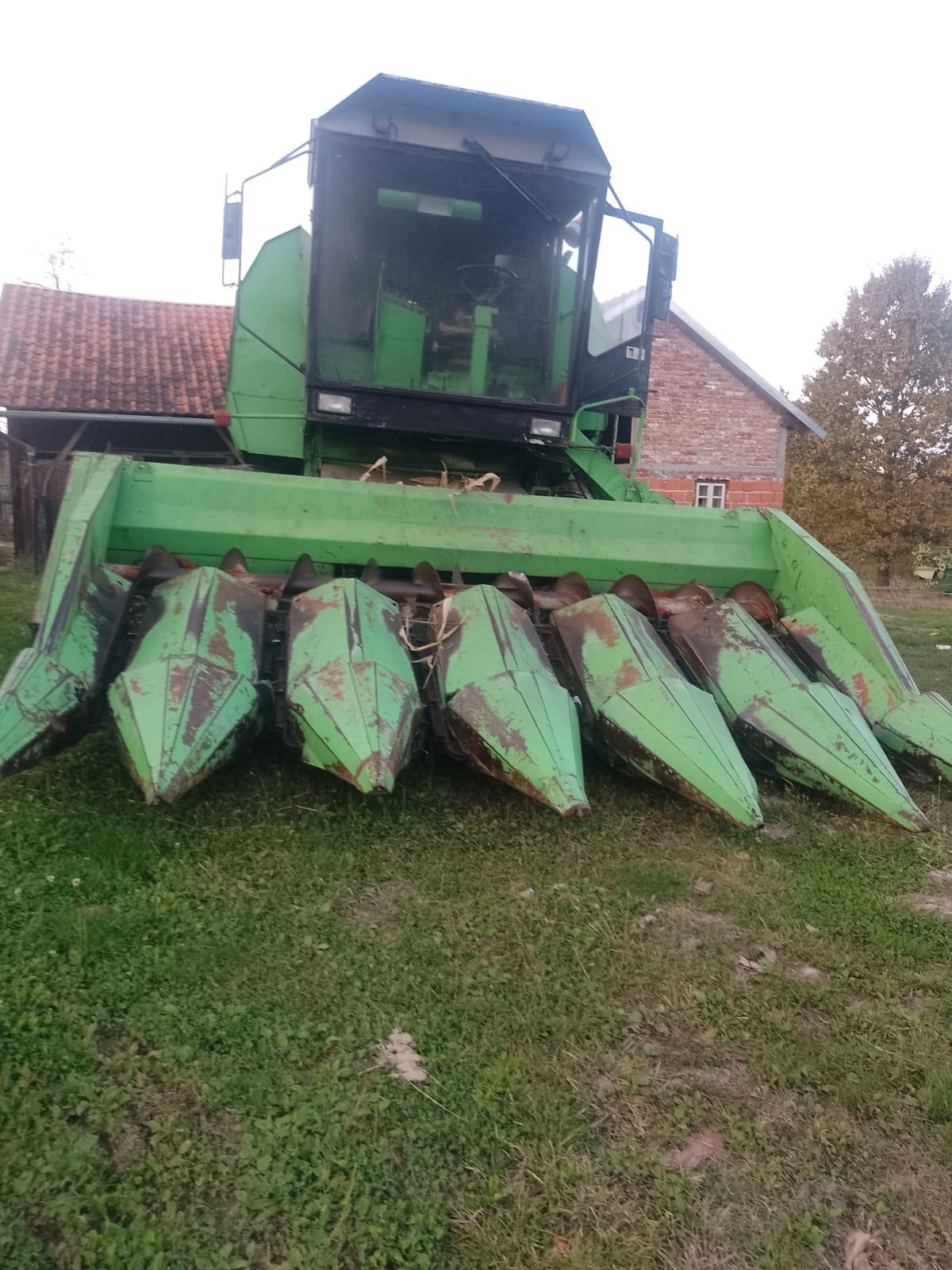 Prodajem kombajn ĐURO ĐAKOVIĆ. Cijena na upit