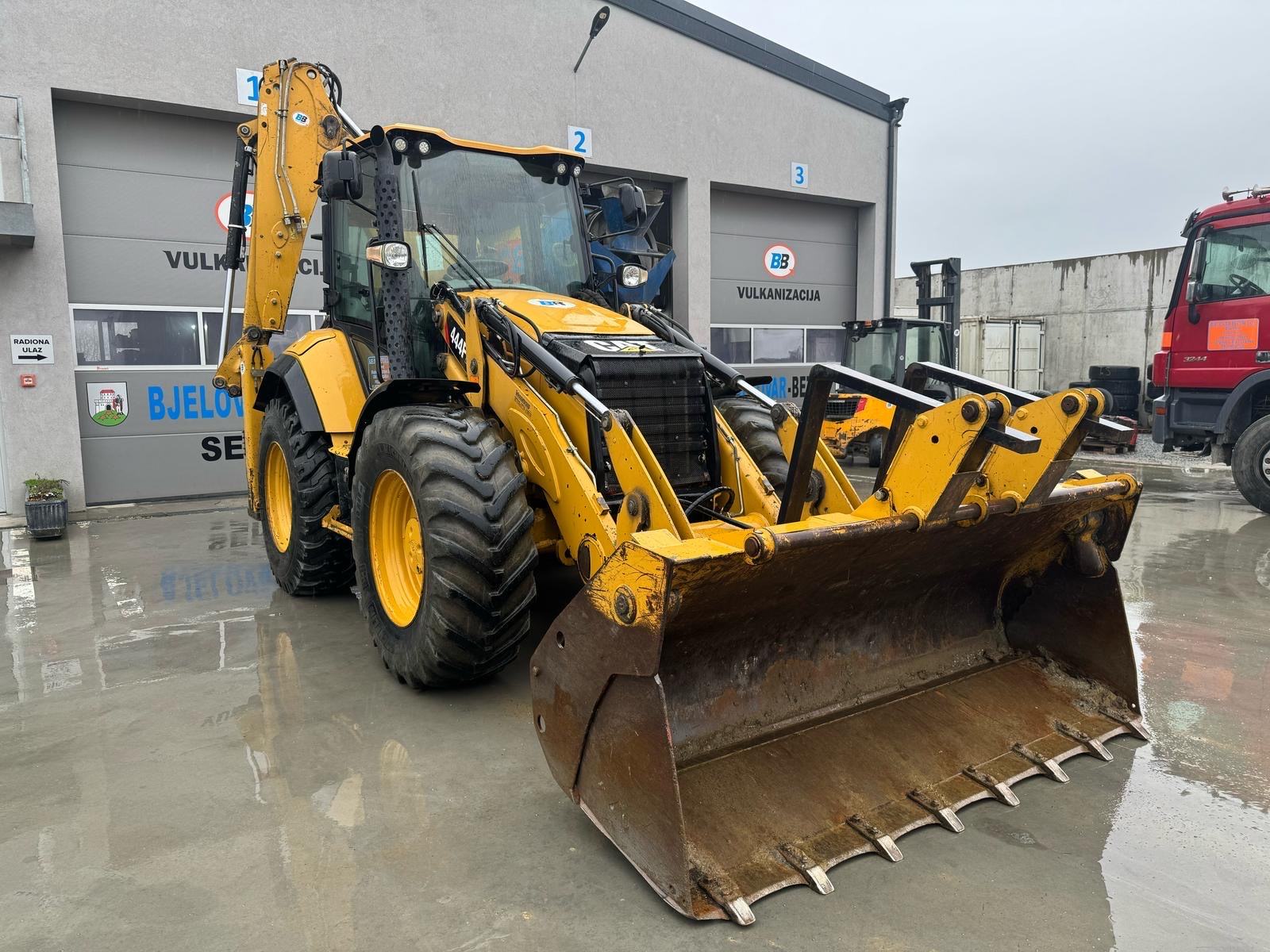 CAT 444 F2 KOMBINIRKA