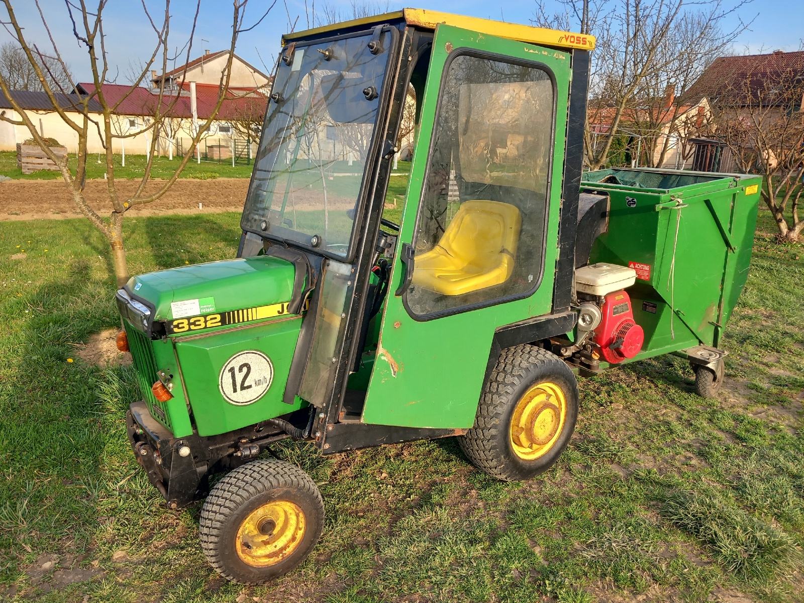 John Deere 332