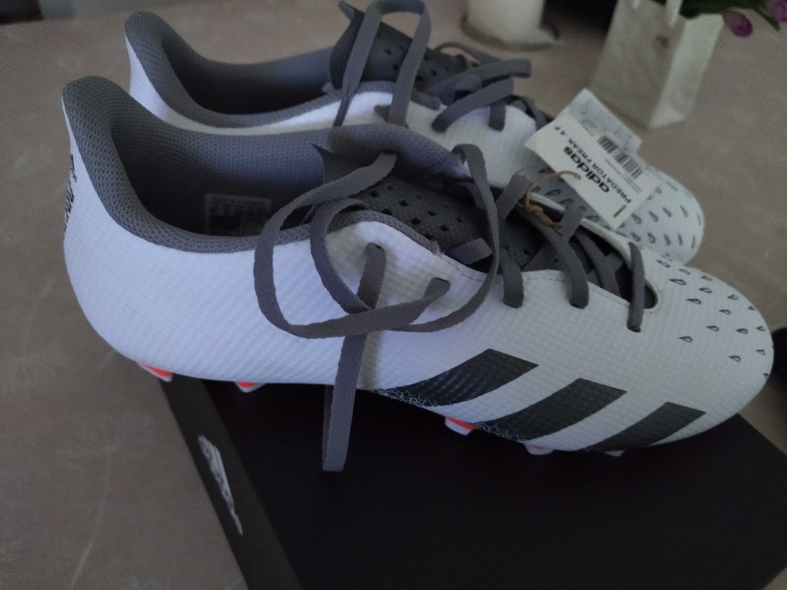 Kopacke ADIDAS PREDATOR broj 42, NOVO