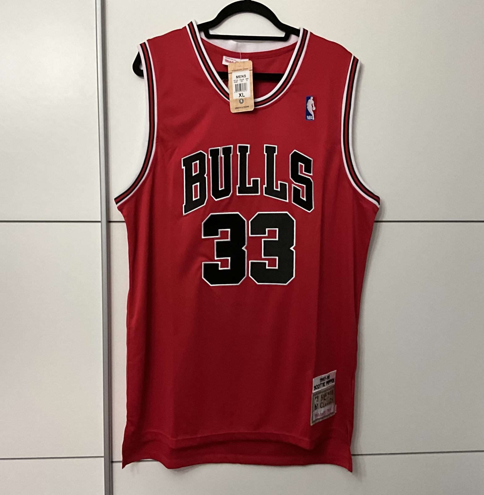 1997-1998 SCOTTIE PIPPEN #33 Bulls Hardwood Classics Jersey