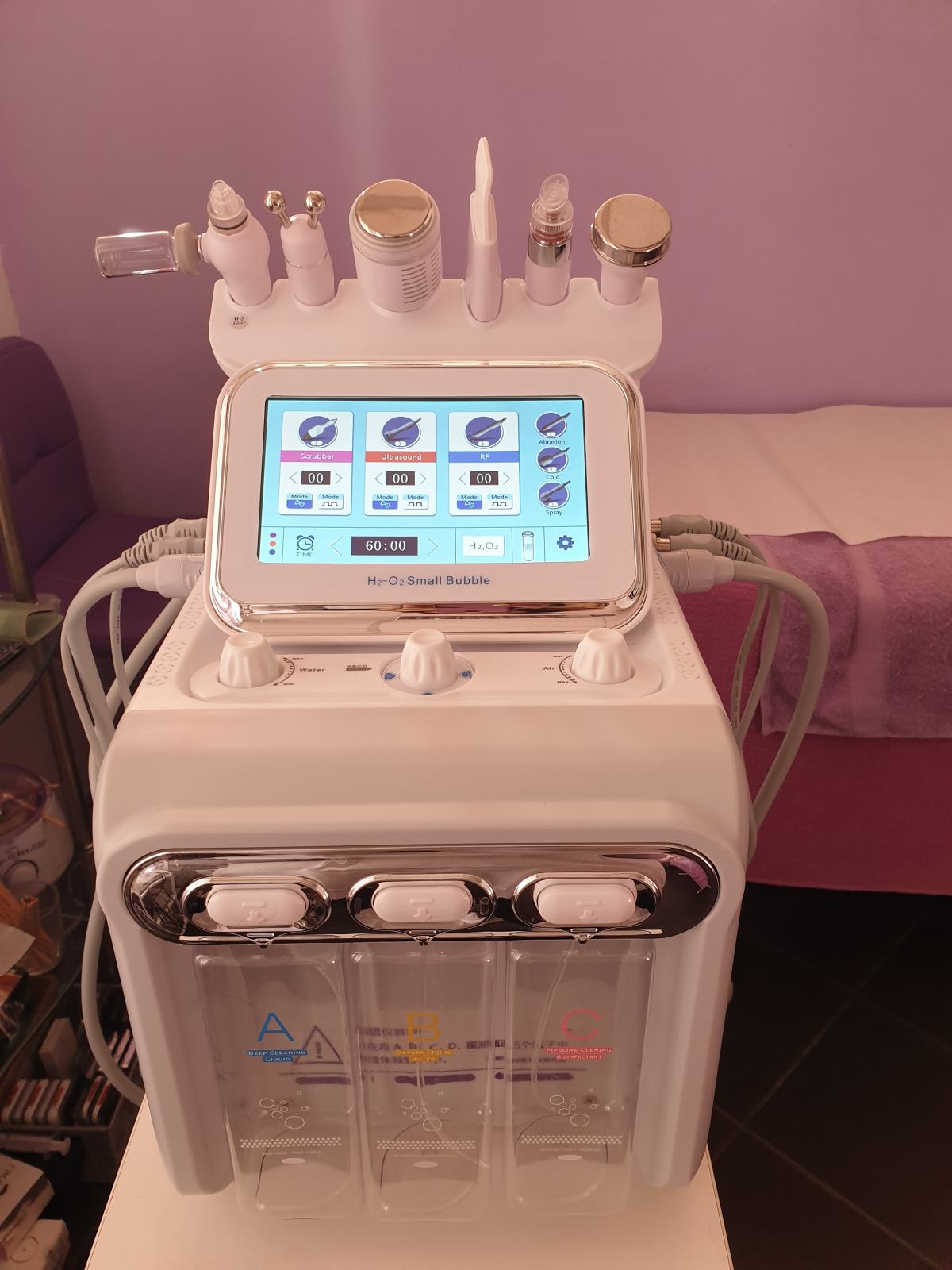 MULTIFUNKCIONALNI UREDAJ za njegu lica 6U1