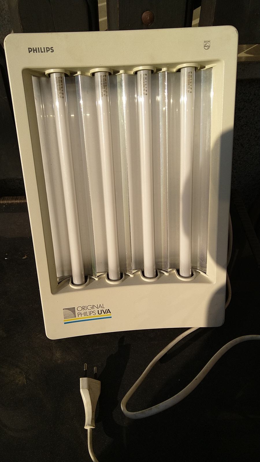 Solarij za lice i dekolte UVA PHILIPS prodajem za 40 E