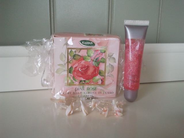 Ružičasto sjajilo za usne