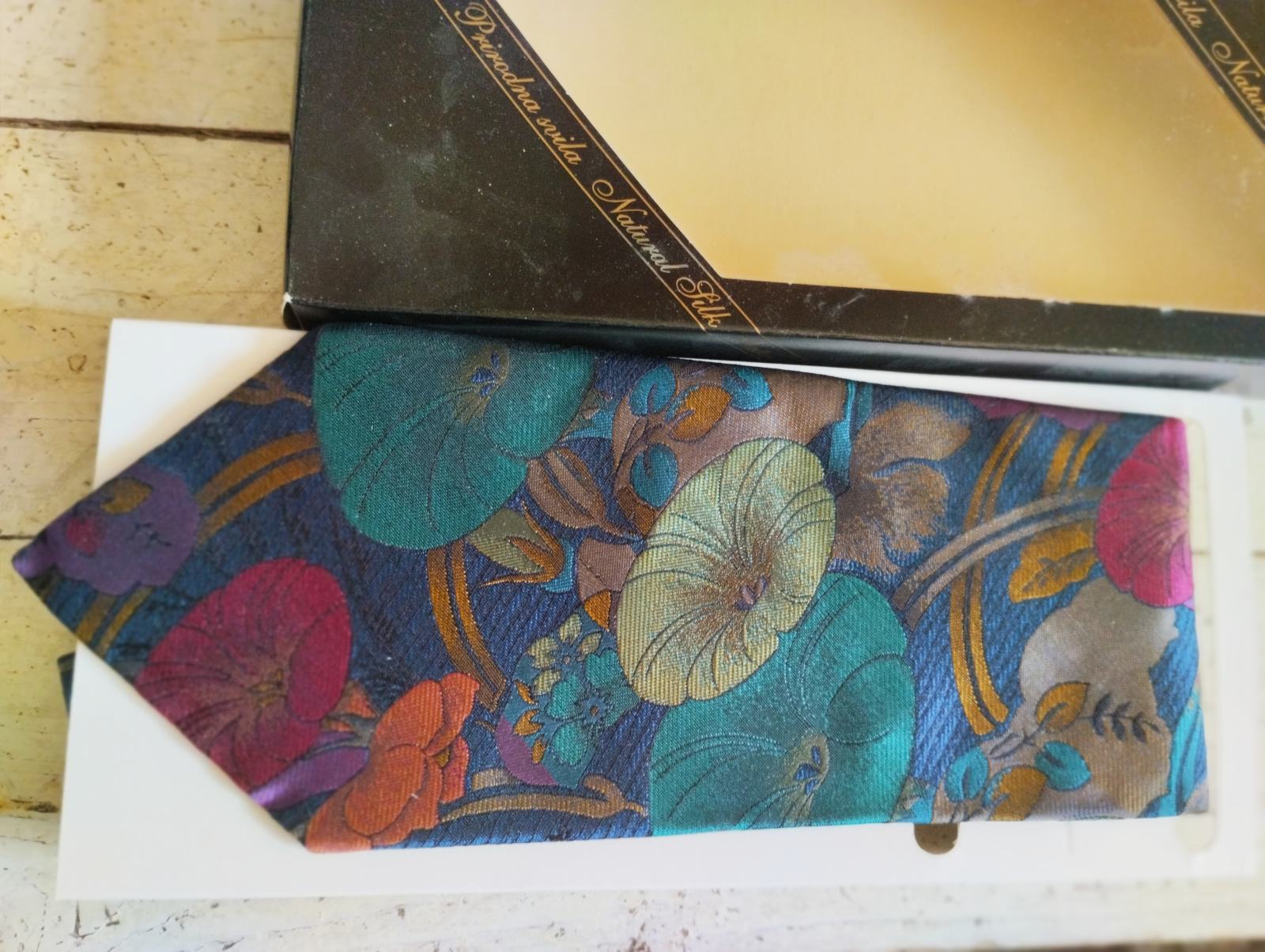 Nova svilena kravata