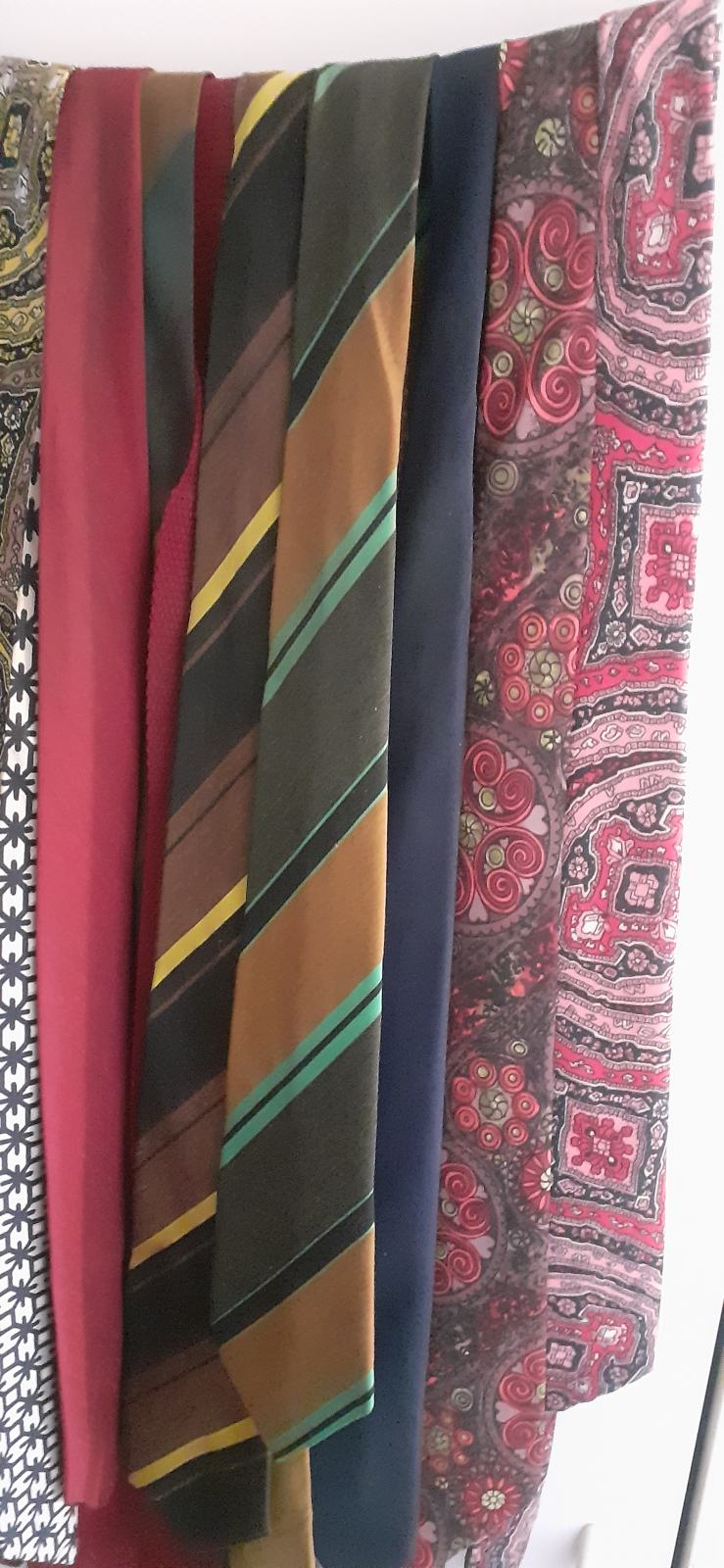 Veliki izbor jako kvalitetnih kravata raznih boja, povoljno!