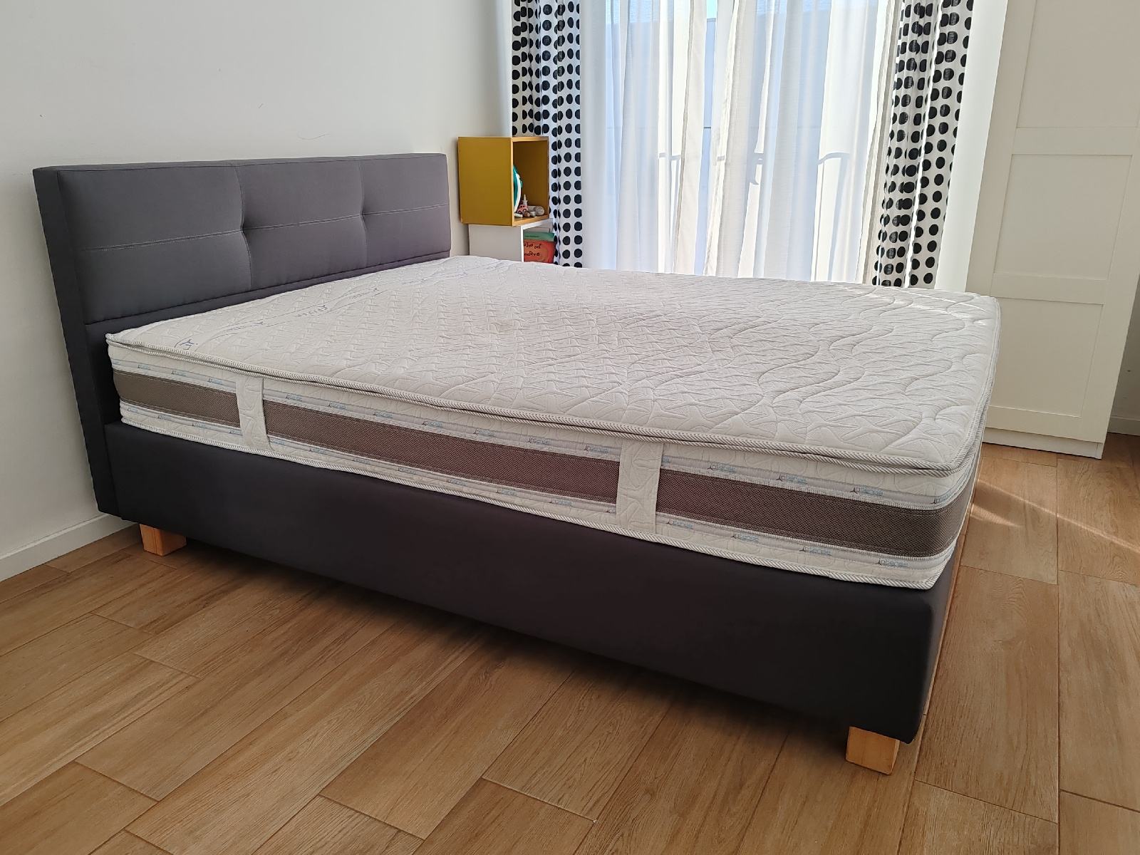 Box spring krevet + madrac gratis 160x200