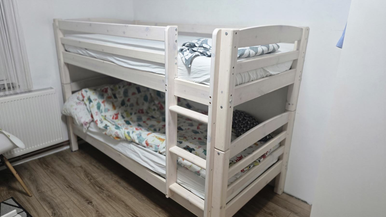 Kreveti na kat sa madracima