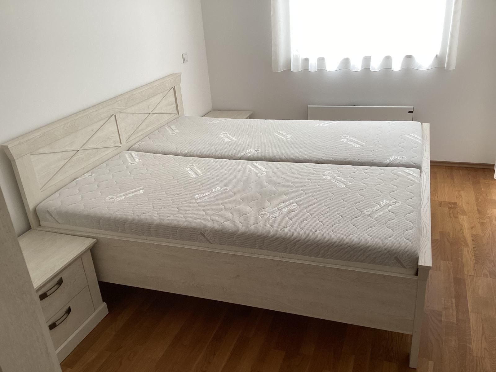 SUPER PRILIKA! SUPER CIJENA! Spavaća soba u odličnom stanju PRODAJE SE