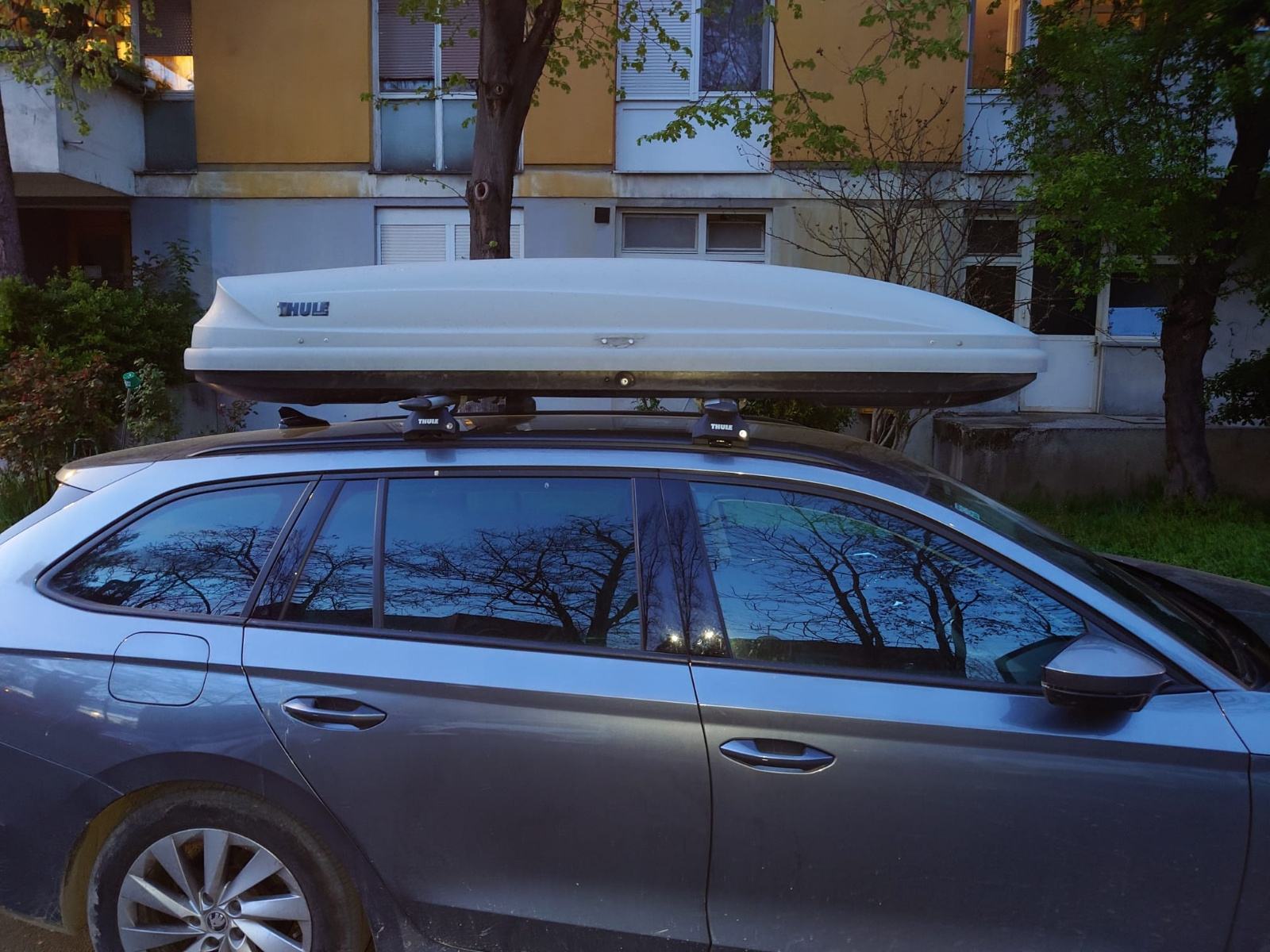 Thule Pacific 700 i nosači Thule za Škodu Superb model 2014