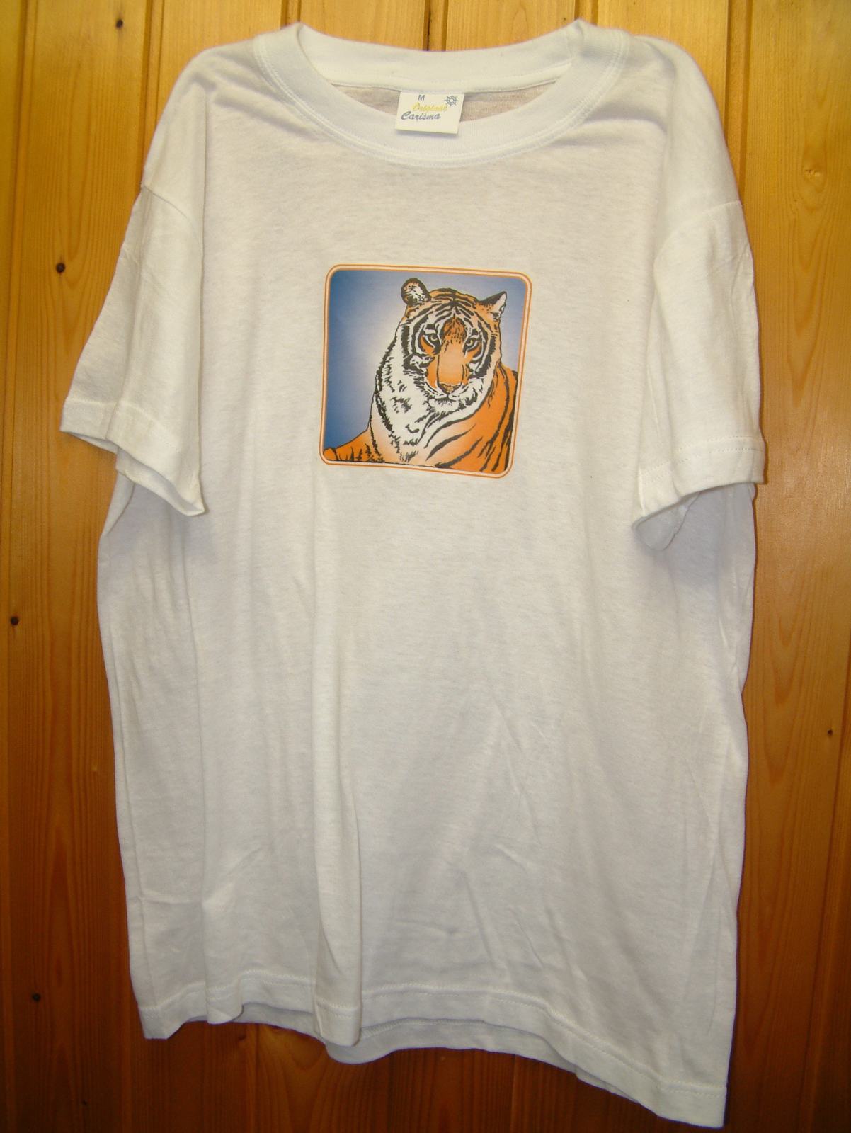 MAJICE S NATPISOM I SLIKOM