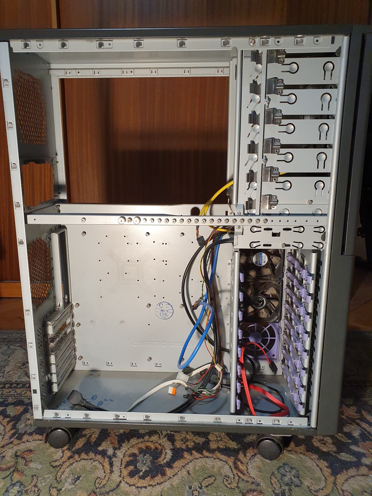 CHIEFTEC Big Tower Bravo BA-01B-B-B