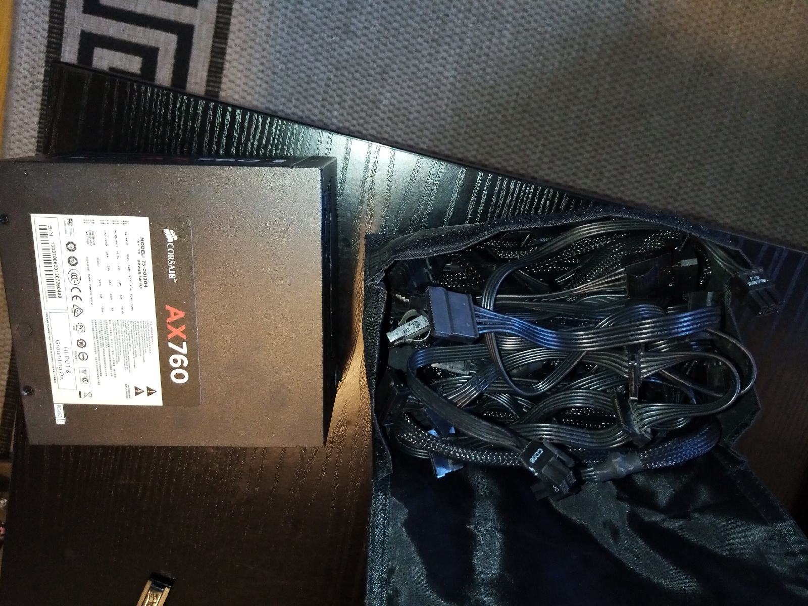 Corsair AX760 modularno