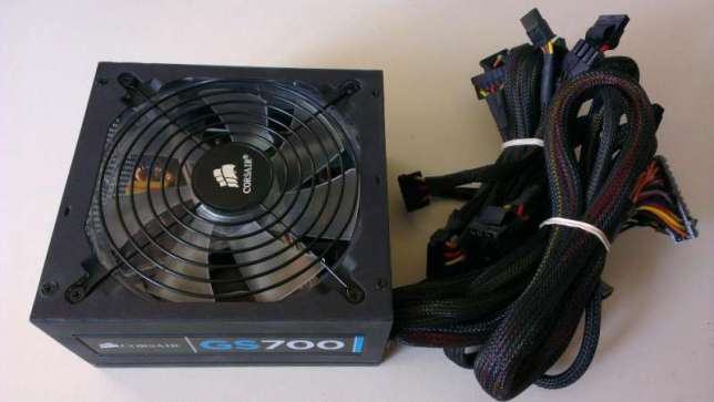 CORSAIR Gaming GS700 700W ATX12V V2.3 80 PLUS, 140mm, LED napajanje