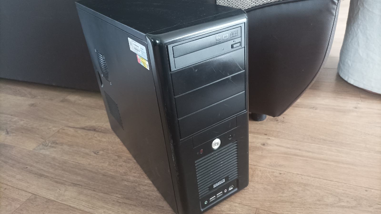 Kućište za PC računalo Gigabyte sa napajanjem Spire 420w