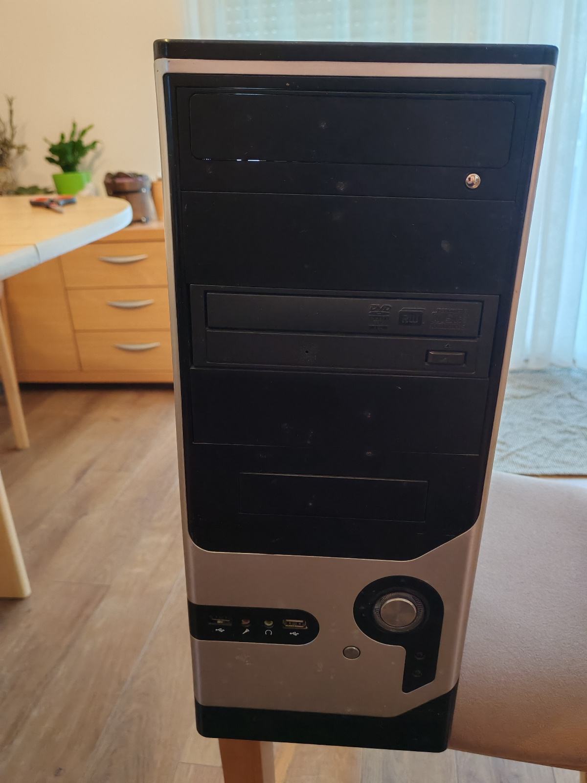 PC kućište sa napajanjem 420w