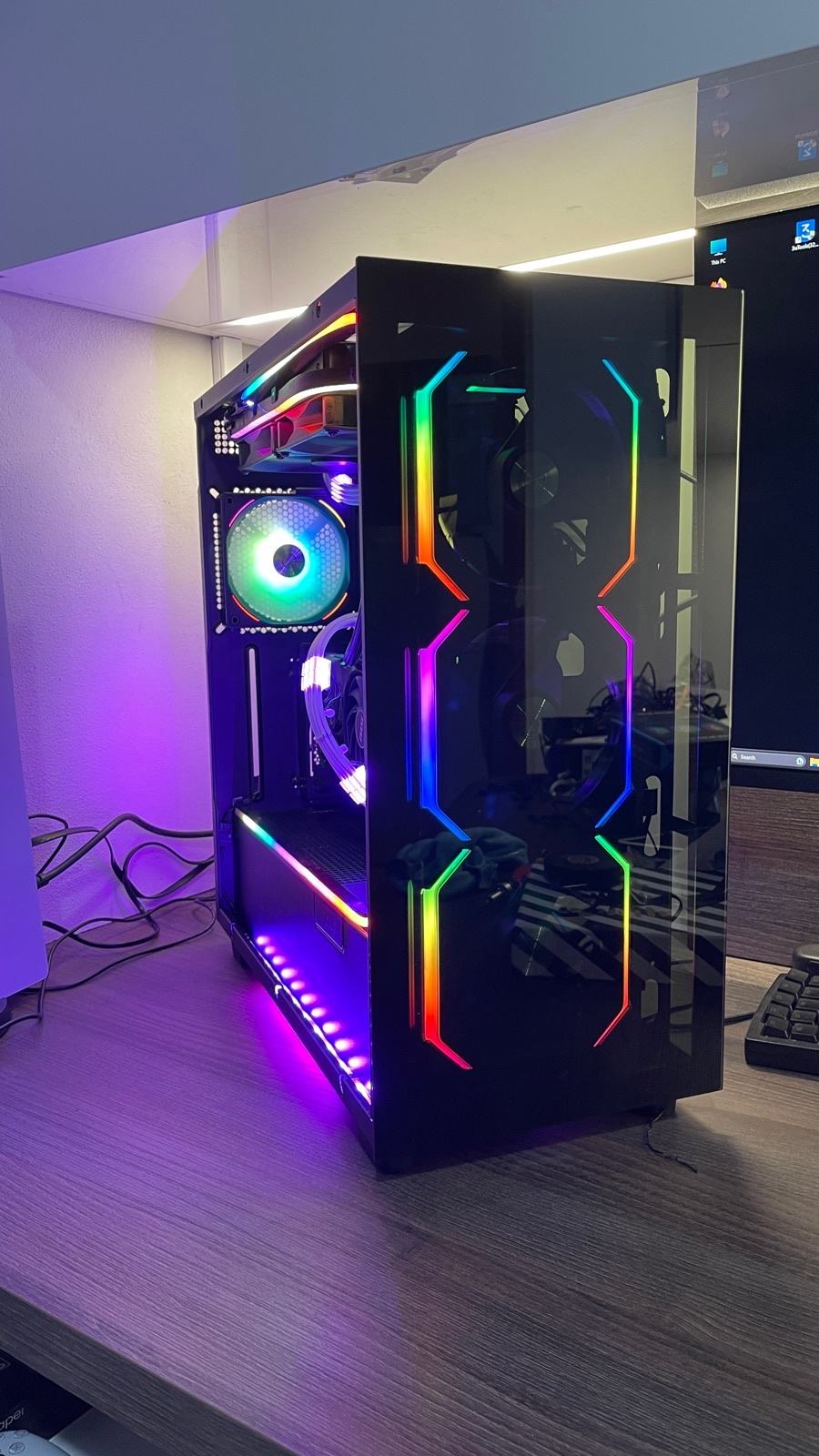 Prodajem NZXT H710 Elite