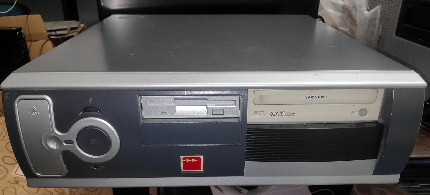 Retro desktop kučište s napajanjem 300W + dodaci