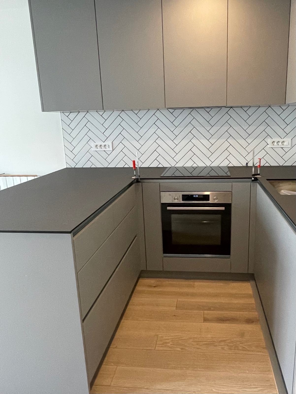 Compact Saxum grafitno sive ploče s crnom jezgrom