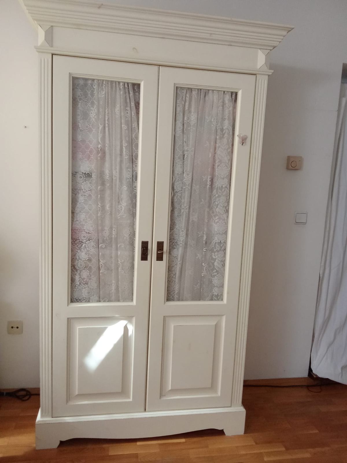 ORMAR - VITRINA - STILSKI - kao novo....višestruka namjena