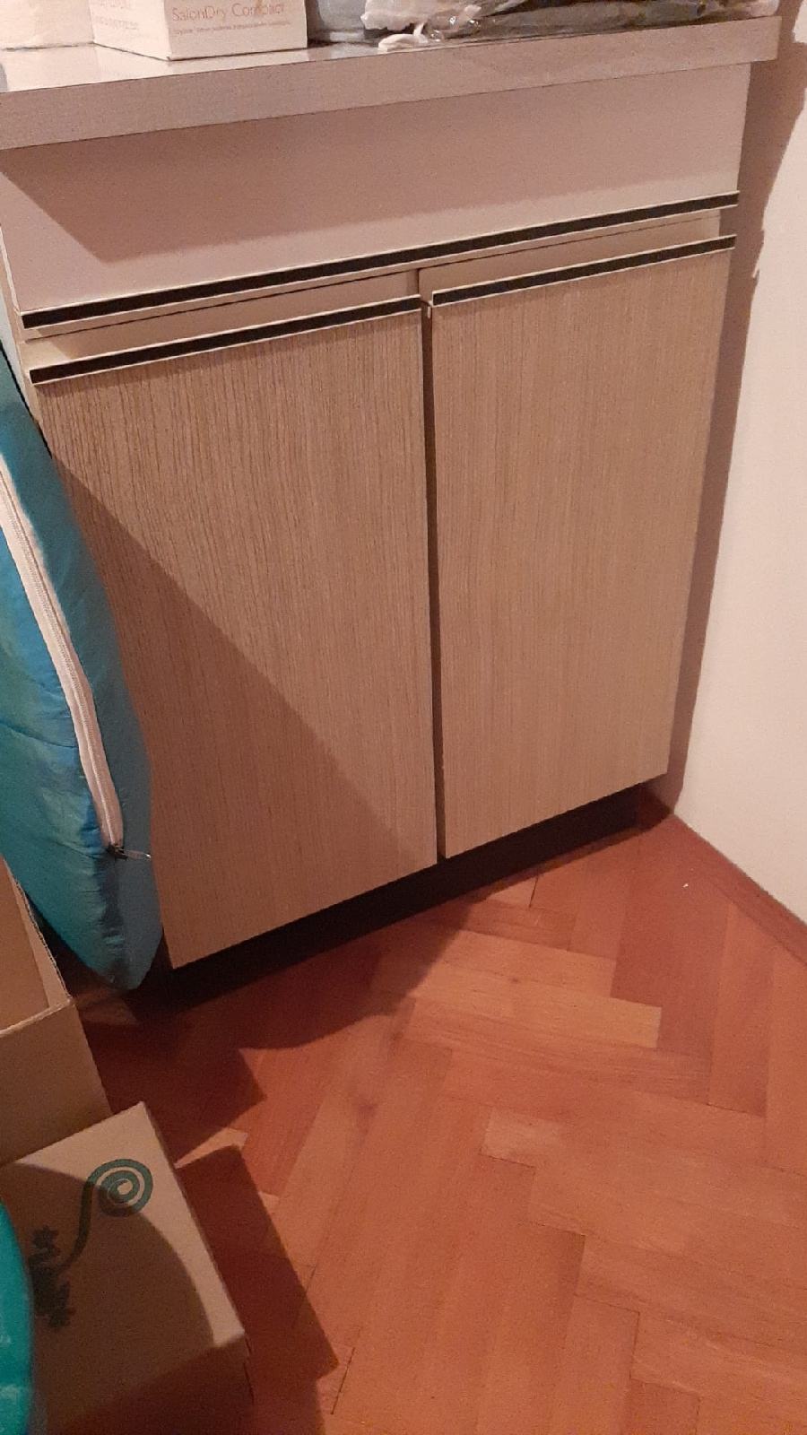 poklanjam ormaric. V85, Š60, D60